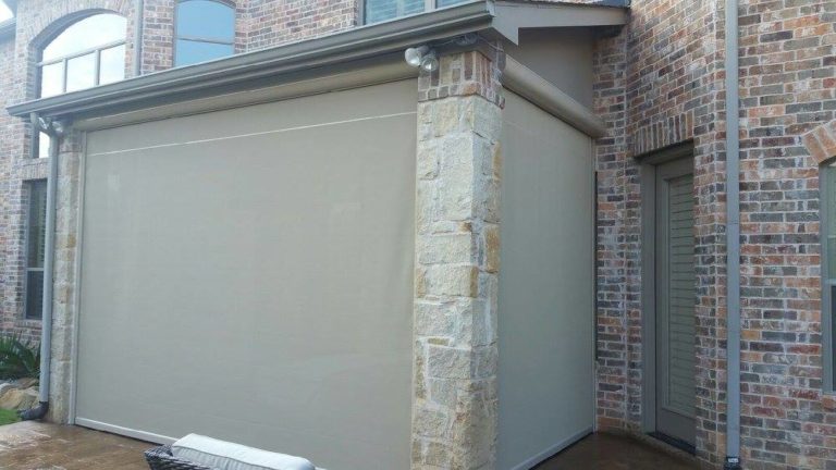 A Brief Overview of Roll-away Solar Screens - Longhorn